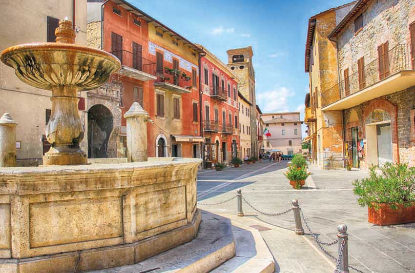 Viaggio tra i borghi dell'Umbria: in camper a Deruta - Pleinair