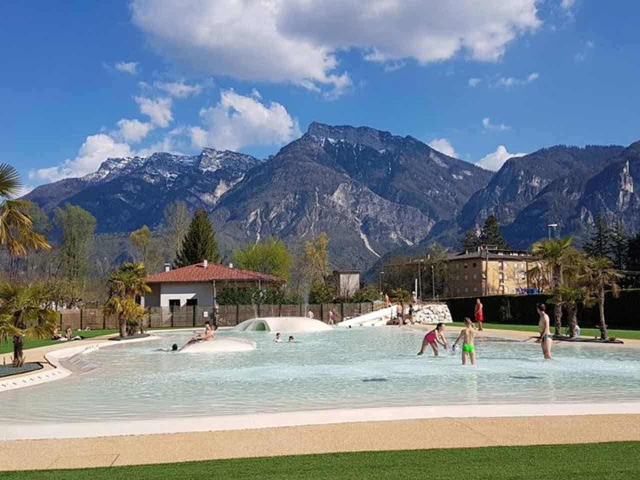 LAGO LEVICO CAMPING VILLAGE - Pleinair